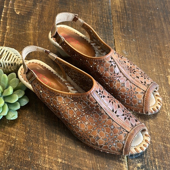 PIKOLINOS | Shoes | Pikolinos Diecut Leather Slingback Peep Toe Wedge ...